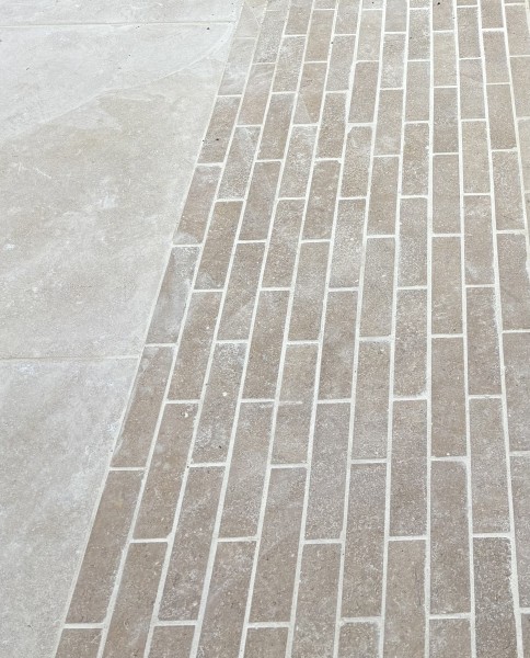 Sinai Pearl Beige Acid Washed Pre-Sealed Sawn Limestone Slim-Setts